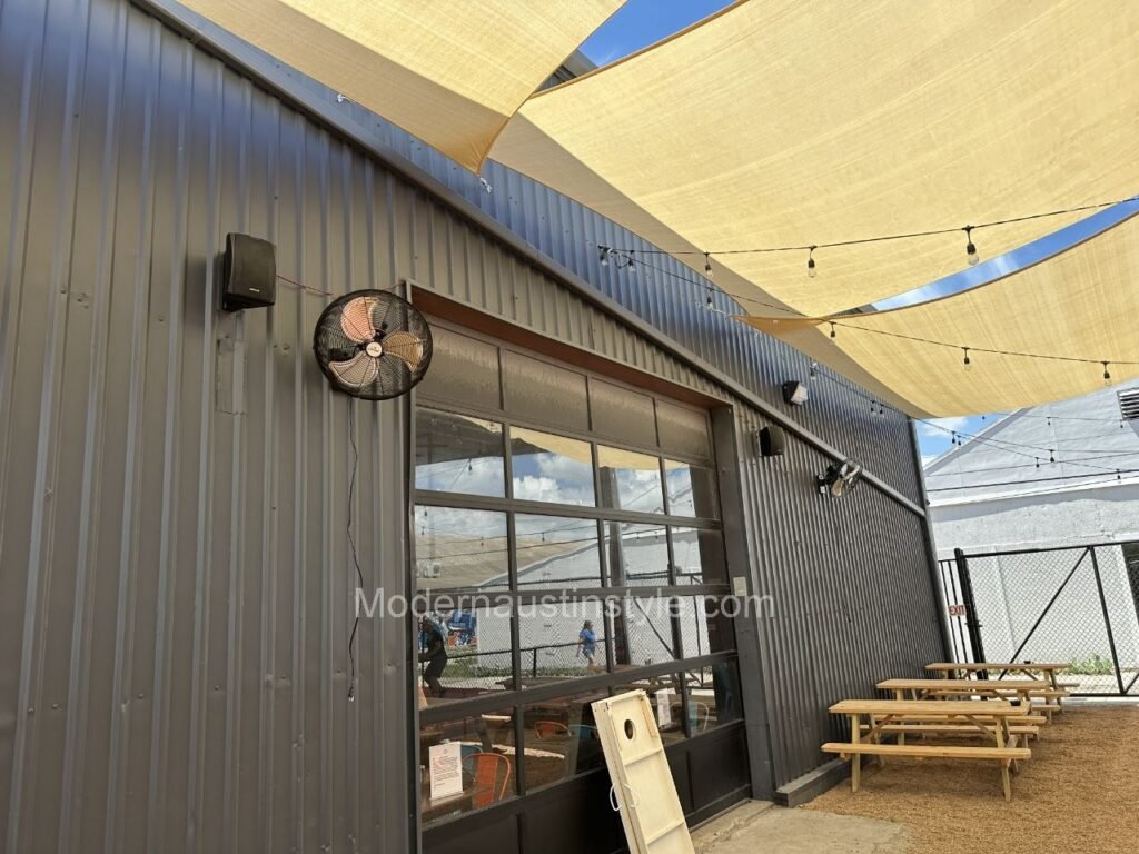 Installing Industrial Fans in Bars: A Smart Solution -1